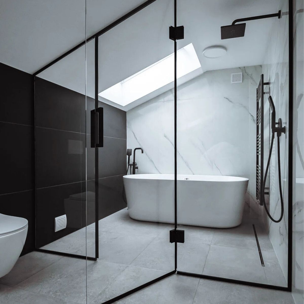 Steklene tuš kabine, tuš sobe in walk-in tuši po meri